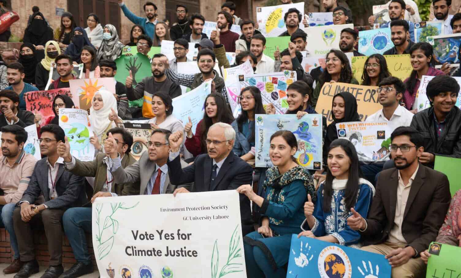 Debate a micrófono abierto celebrado en la Universidad Gubernamental de ...